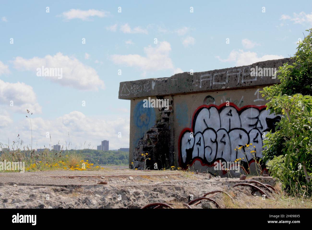 Graffiti on Cramond Island, Edinburgh Stock Photo - Alamy
