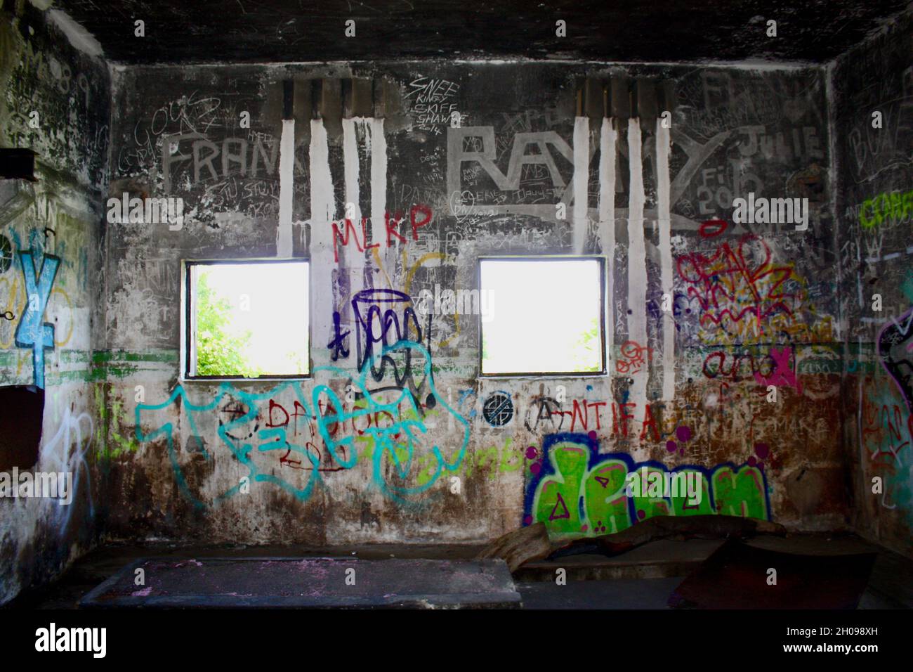 Post apocalyptic graffiti hi-res stock photography and images - Alamy