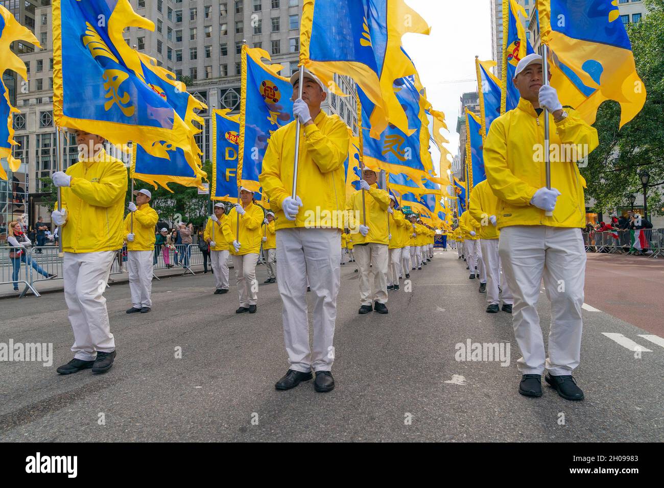 Falun dafa movement hi-res stock photography and images - Alamy