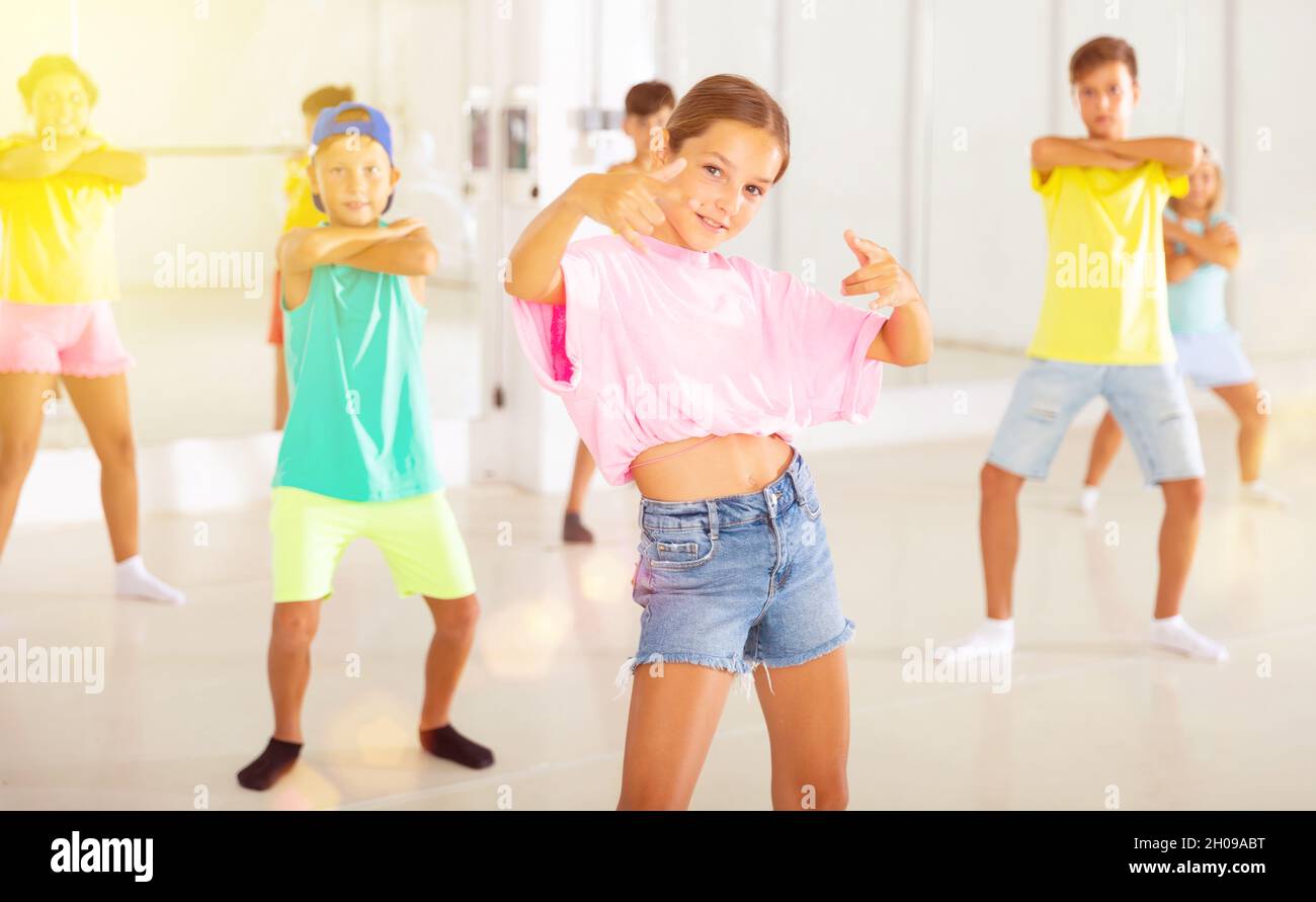 Preteen dancer hi-res stock photography and images - Alamy