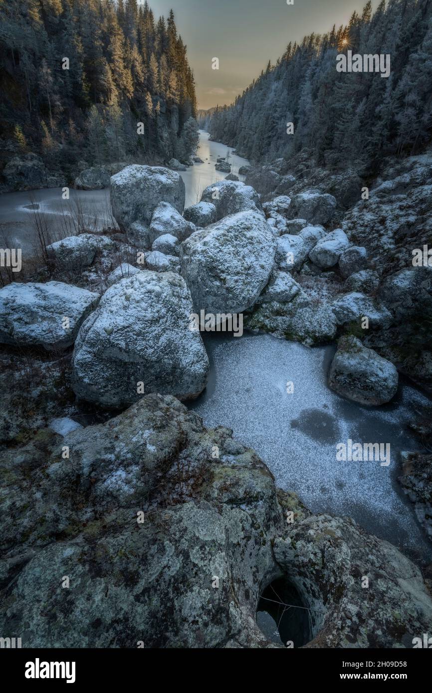 Boulder hole in forest boulder rock hi-res stock photography and images ...