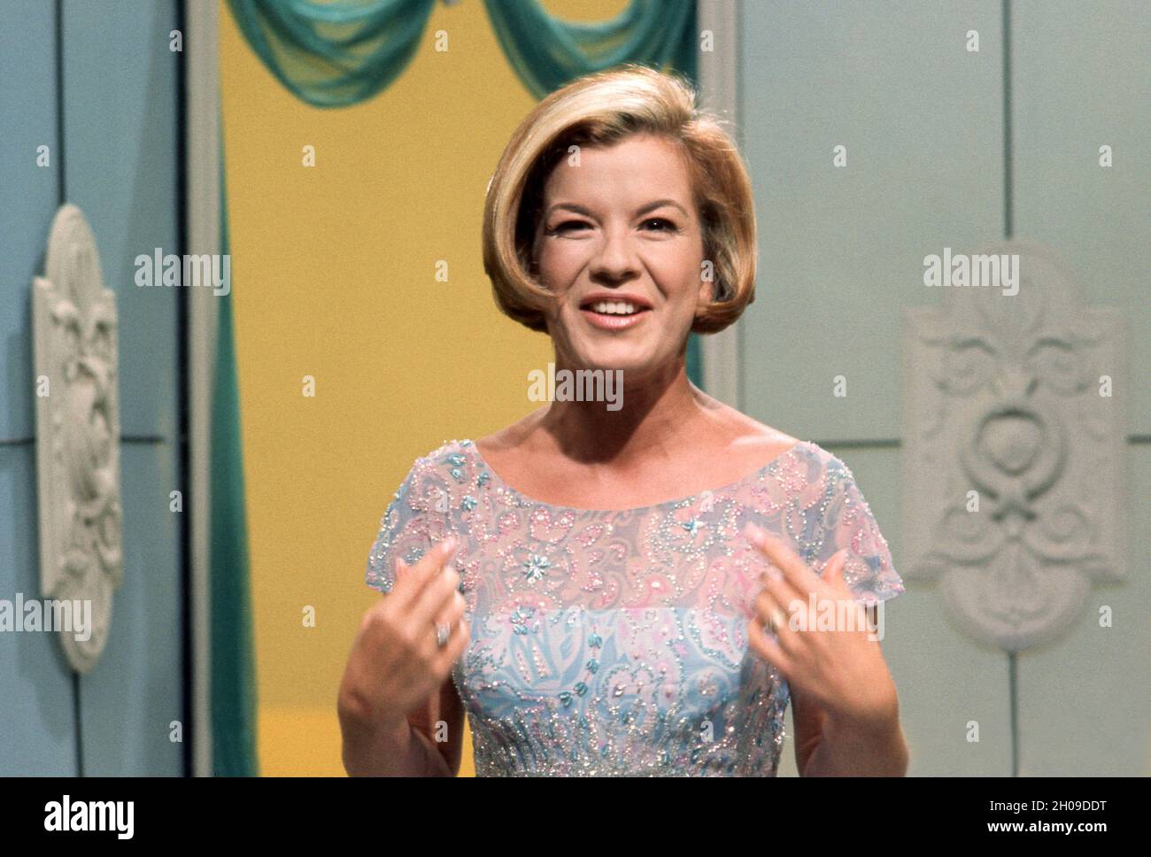 Vikki carr hi-res stock photography and images - Alamy