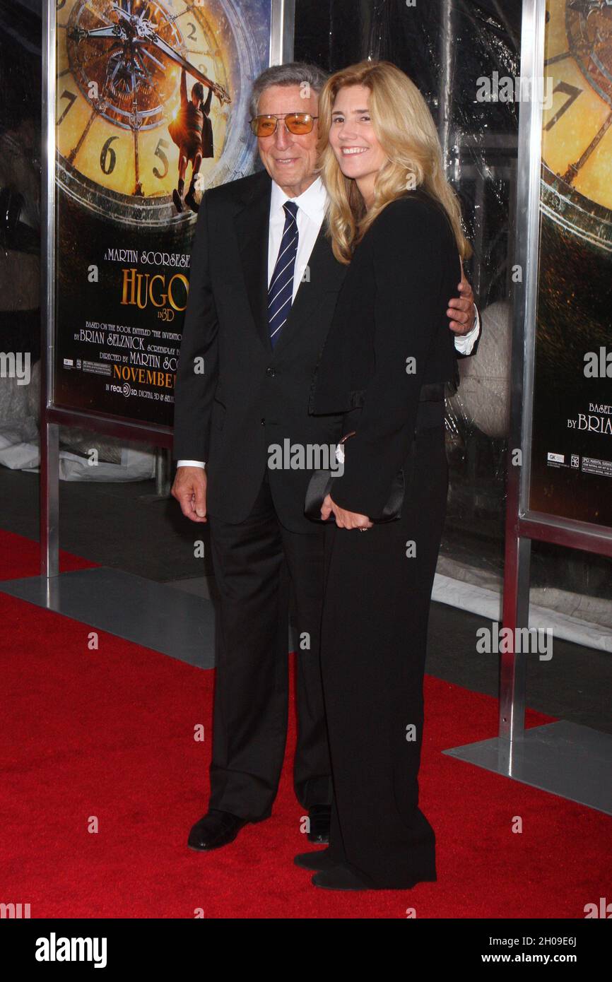 Tony bennett wife susan crow hi-res stock photography and images - Alamy