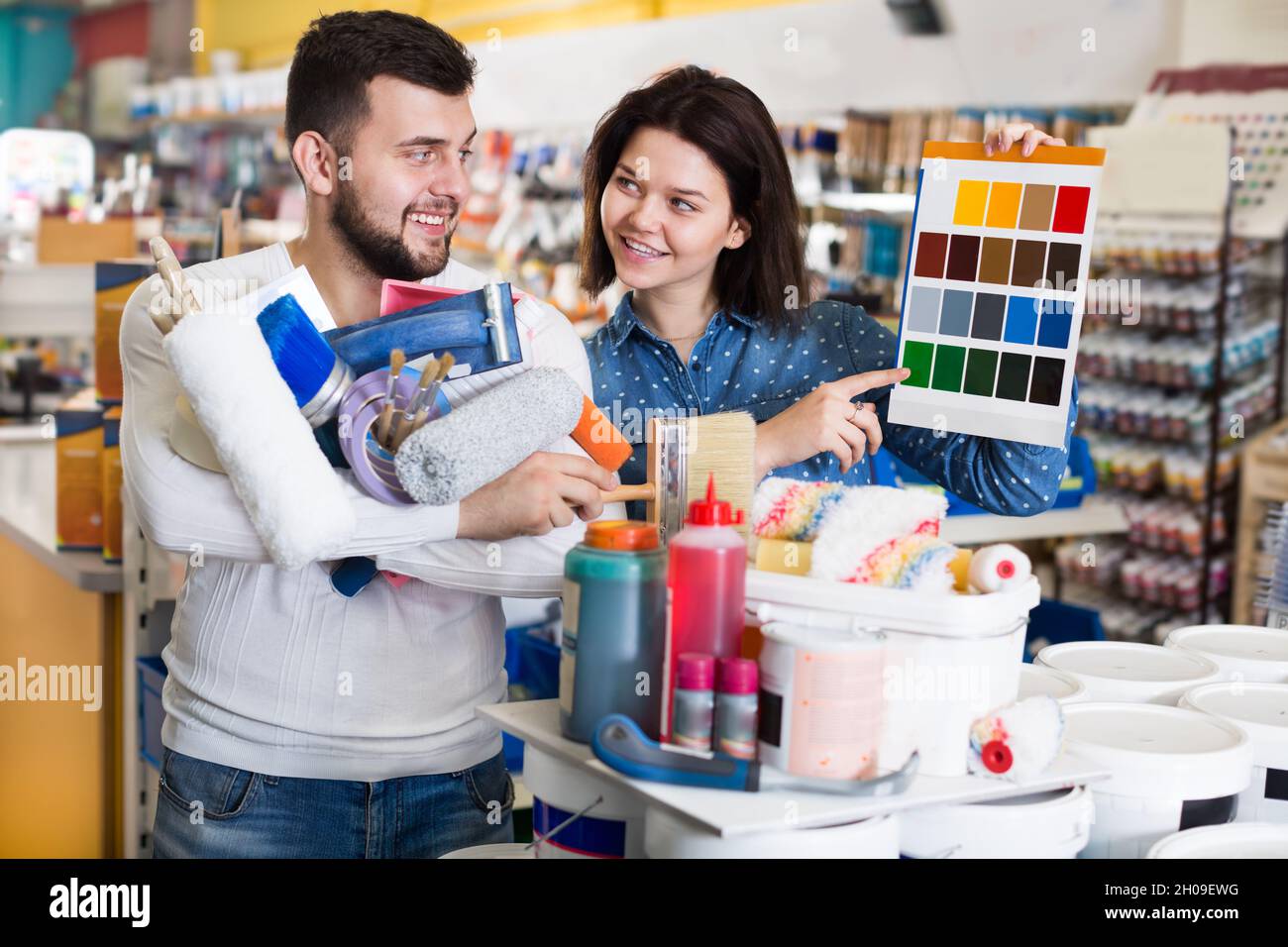 Couple deciding on best color scheme Stock Photo - Alamy