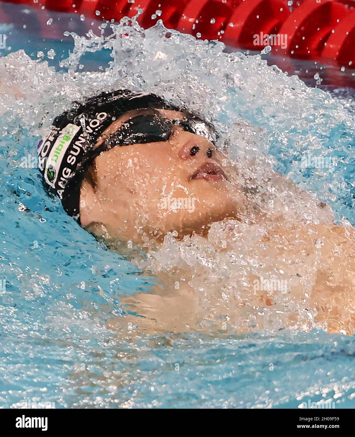 12th Oct, 2021. Swimmer Hwang Sun-woo Swimmer Hwang Sun-woo competes en ...
