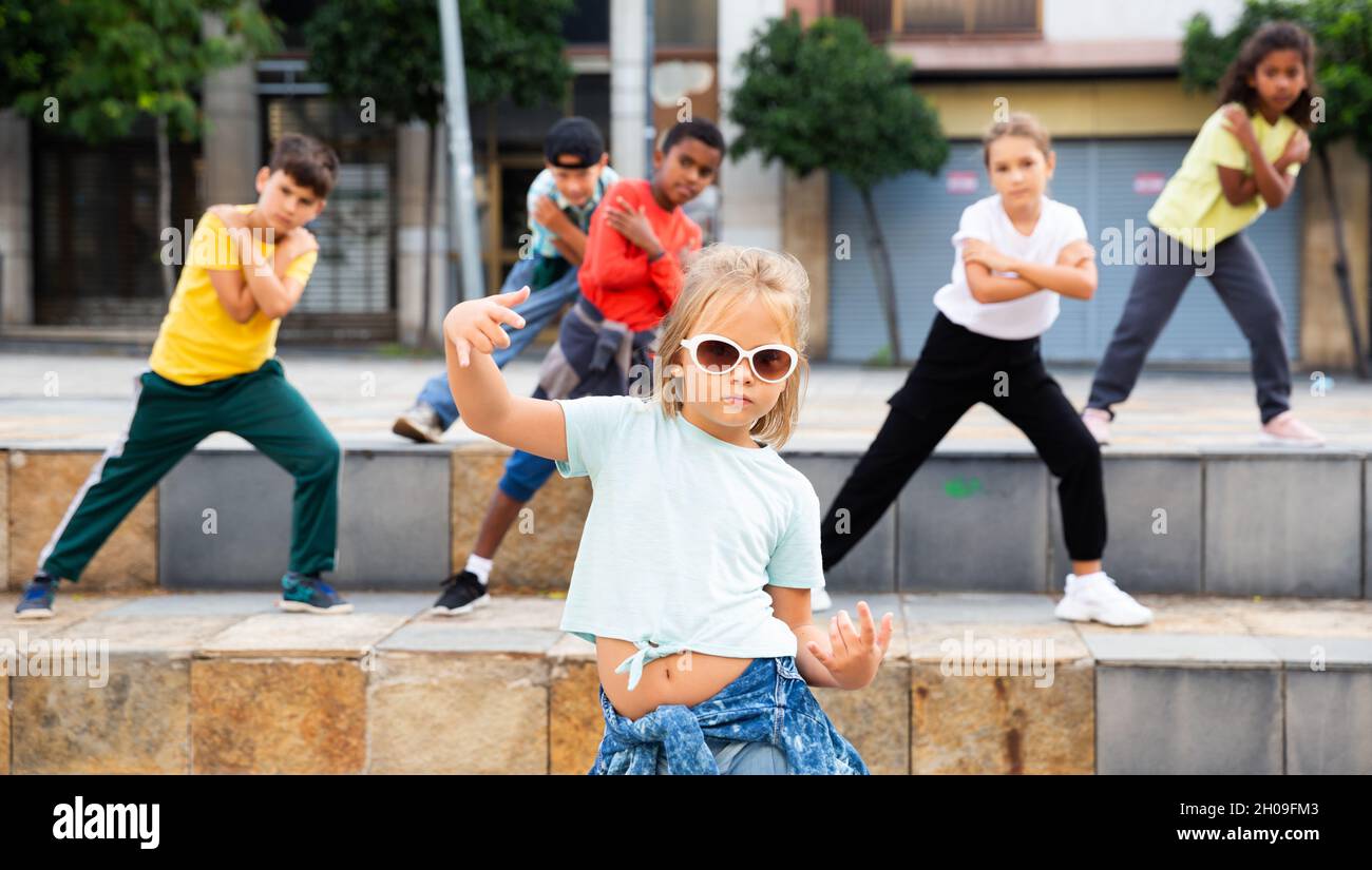 Girl hip hop dancer posing outdoors Stock Photo - Alamy