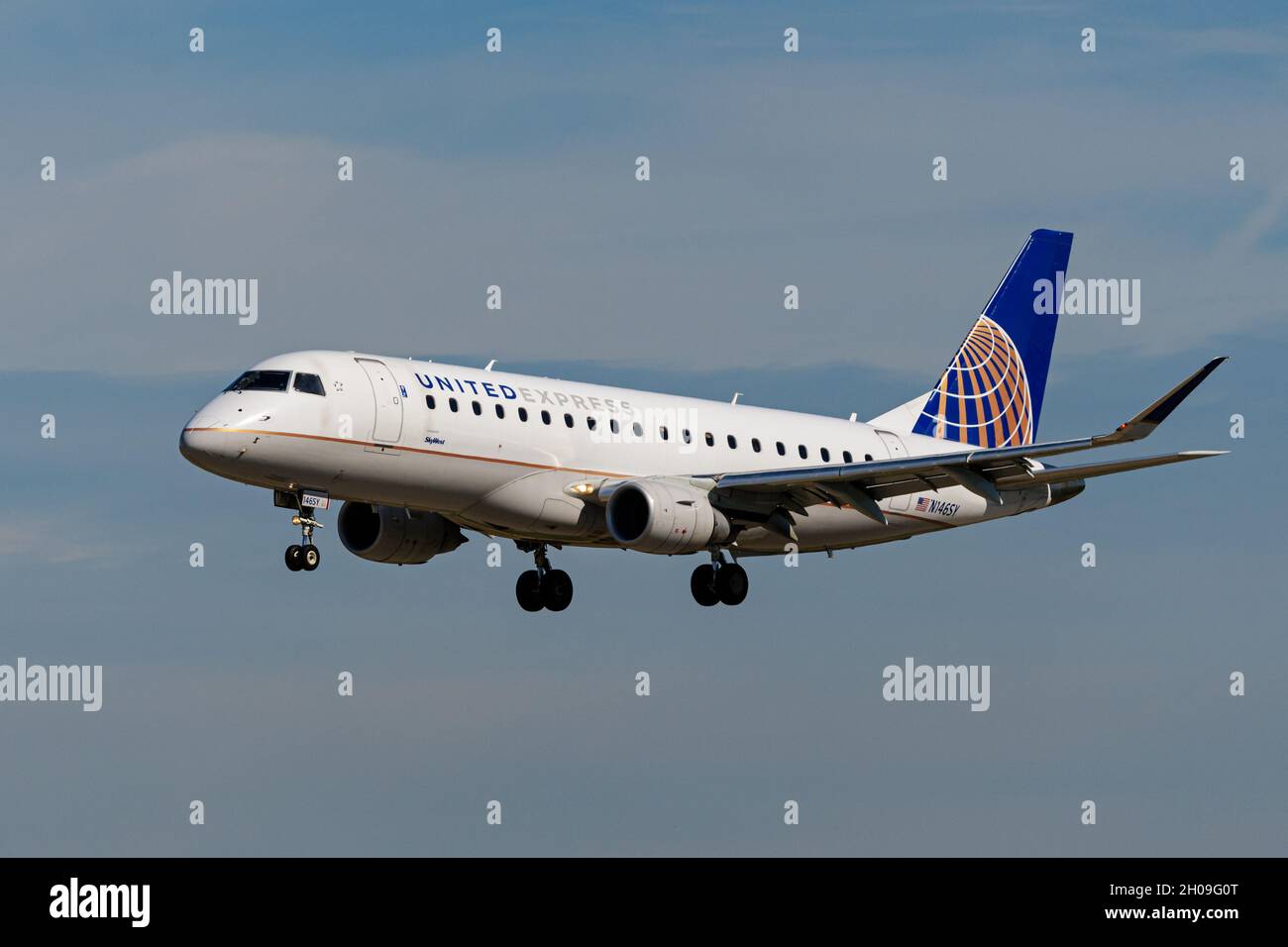 Skywest logo hi-res stock photography and images - Alamy