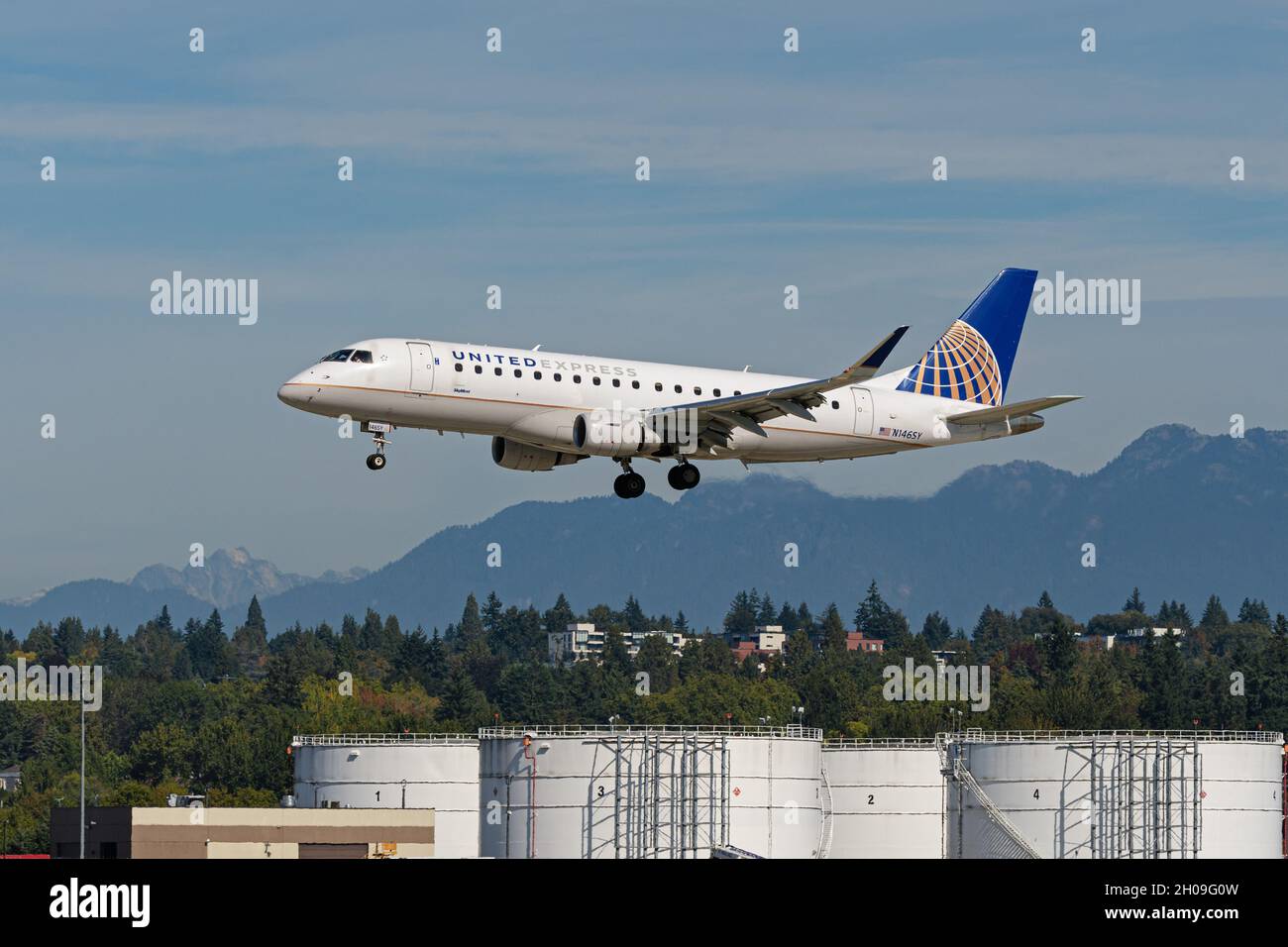 Skywest logo hi-res stock photography and images - Alamy