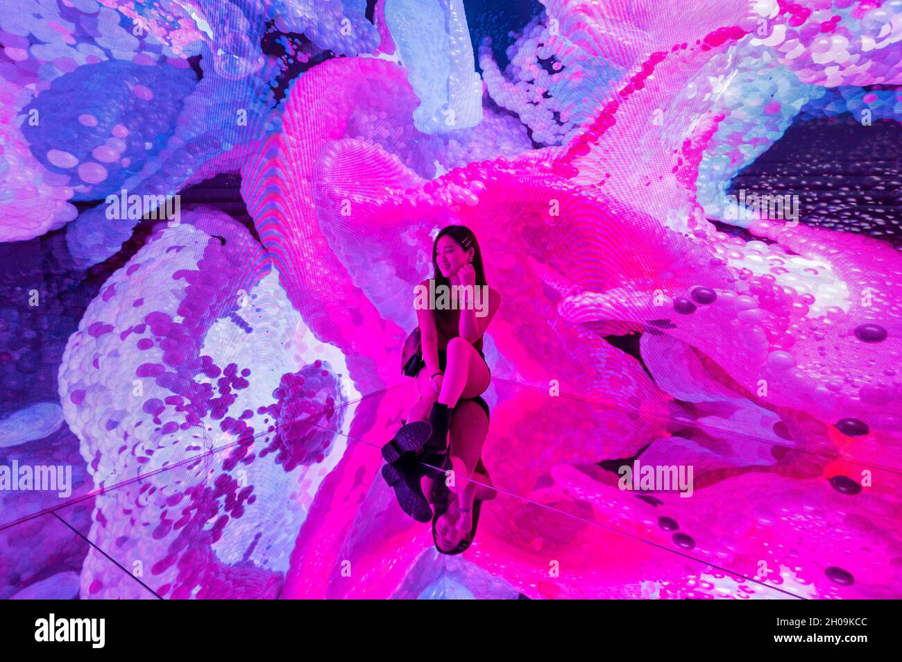 Hong Kong, China. 08th Oct, 2021. A visitor poses with the immersive ...