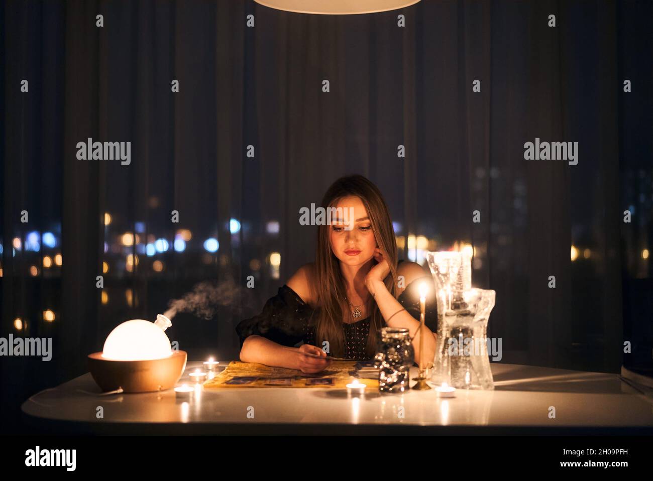 Psychic reading room hi-res stock photography and images - Alamy