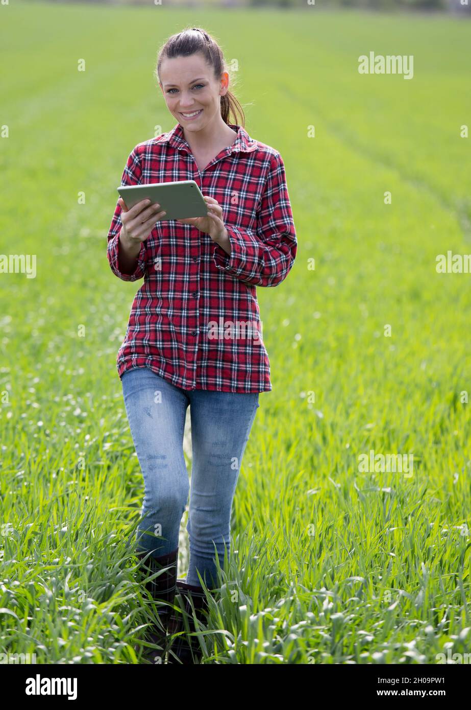 The pretty farming girl hi-res stock photography and images - Alamy