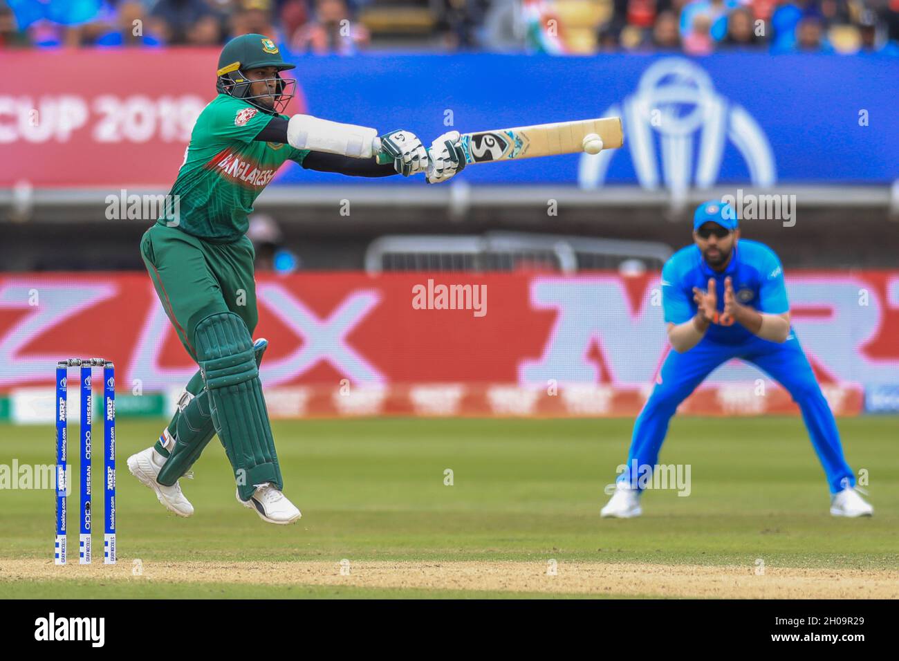 Bangladesh cricket player hi-res stock photography and images - Alamy