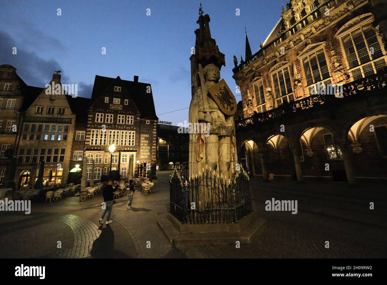 "06.06.2021, Germany, Bremen, Bremen - The Roland, a landmark of the ...