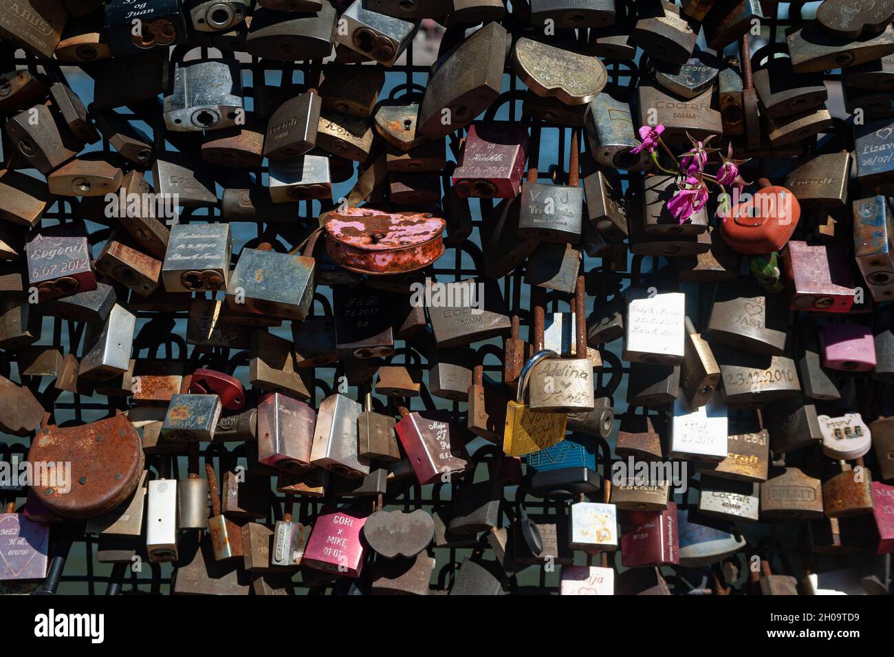 Security locks security lock symbol photo hi-res stock photography and ...
