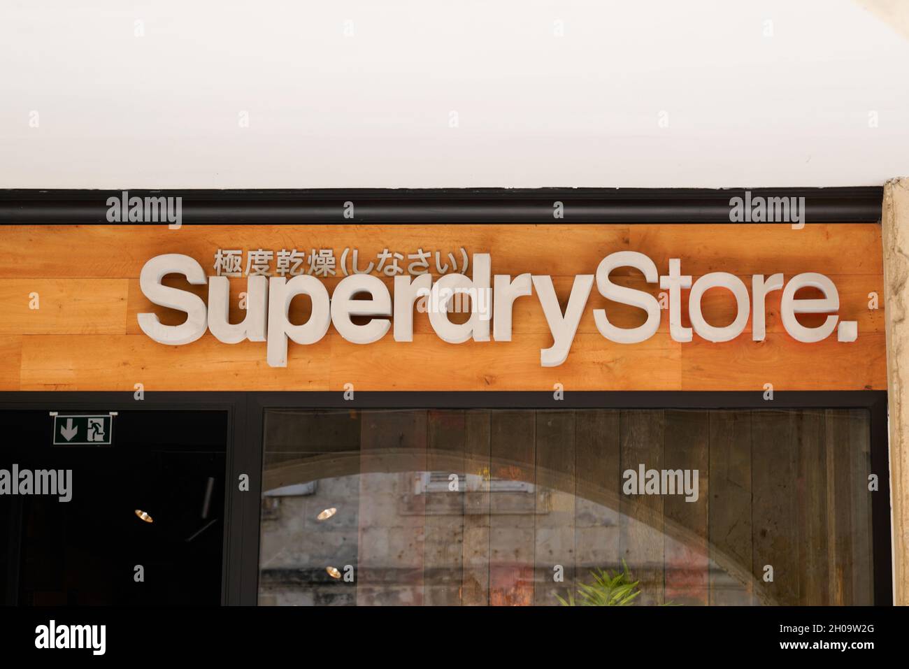 Superdry sign hi-res stock photography and images - Alamy