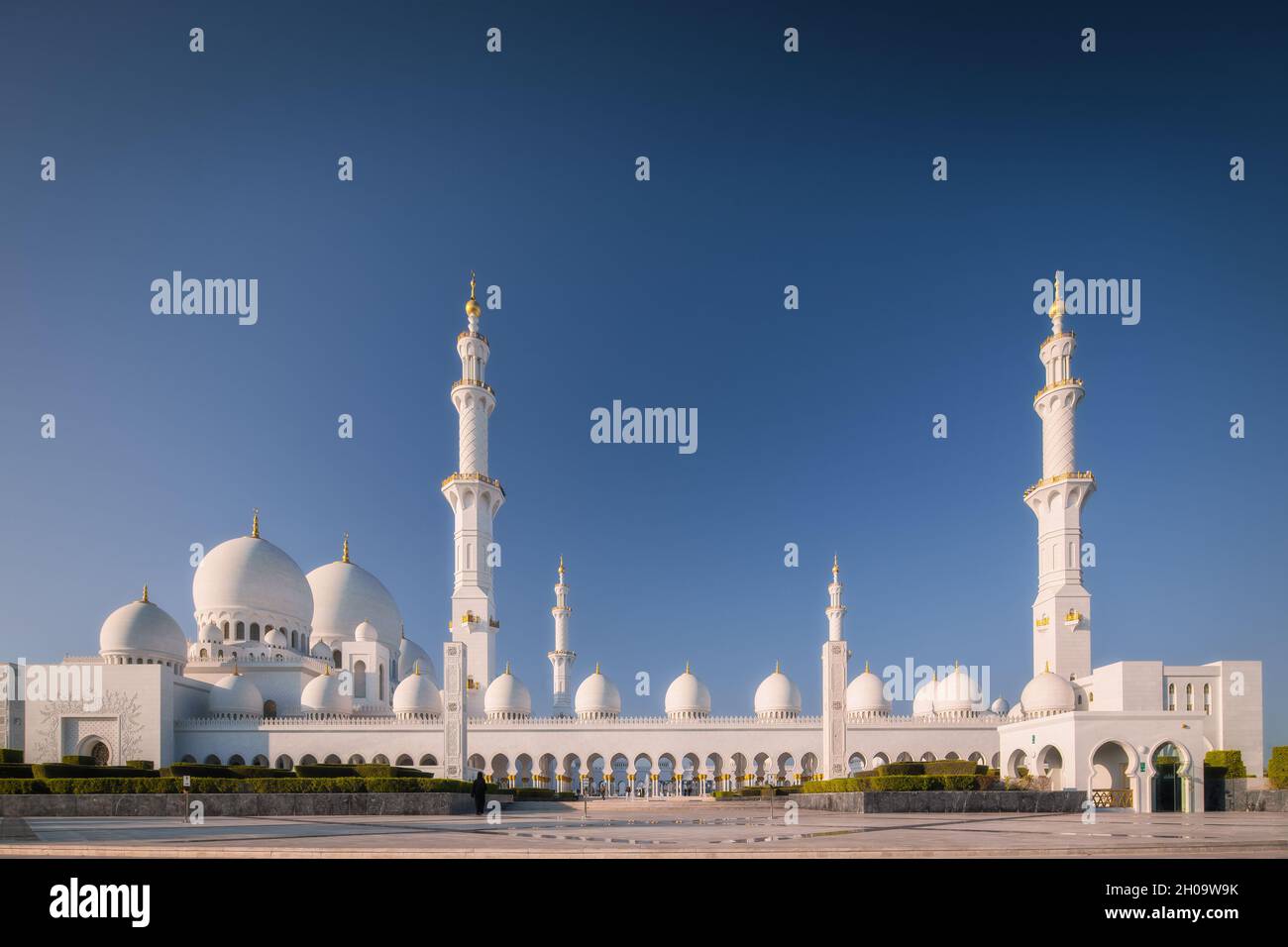 View of the garden of Sheikh Zayed Grand Mosque at day time, UAE Stock ...
