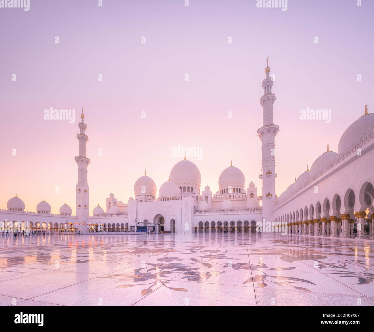 Sheikh Zayed Grand Mosque in Abu Dhabi during pink sunset. View of ...