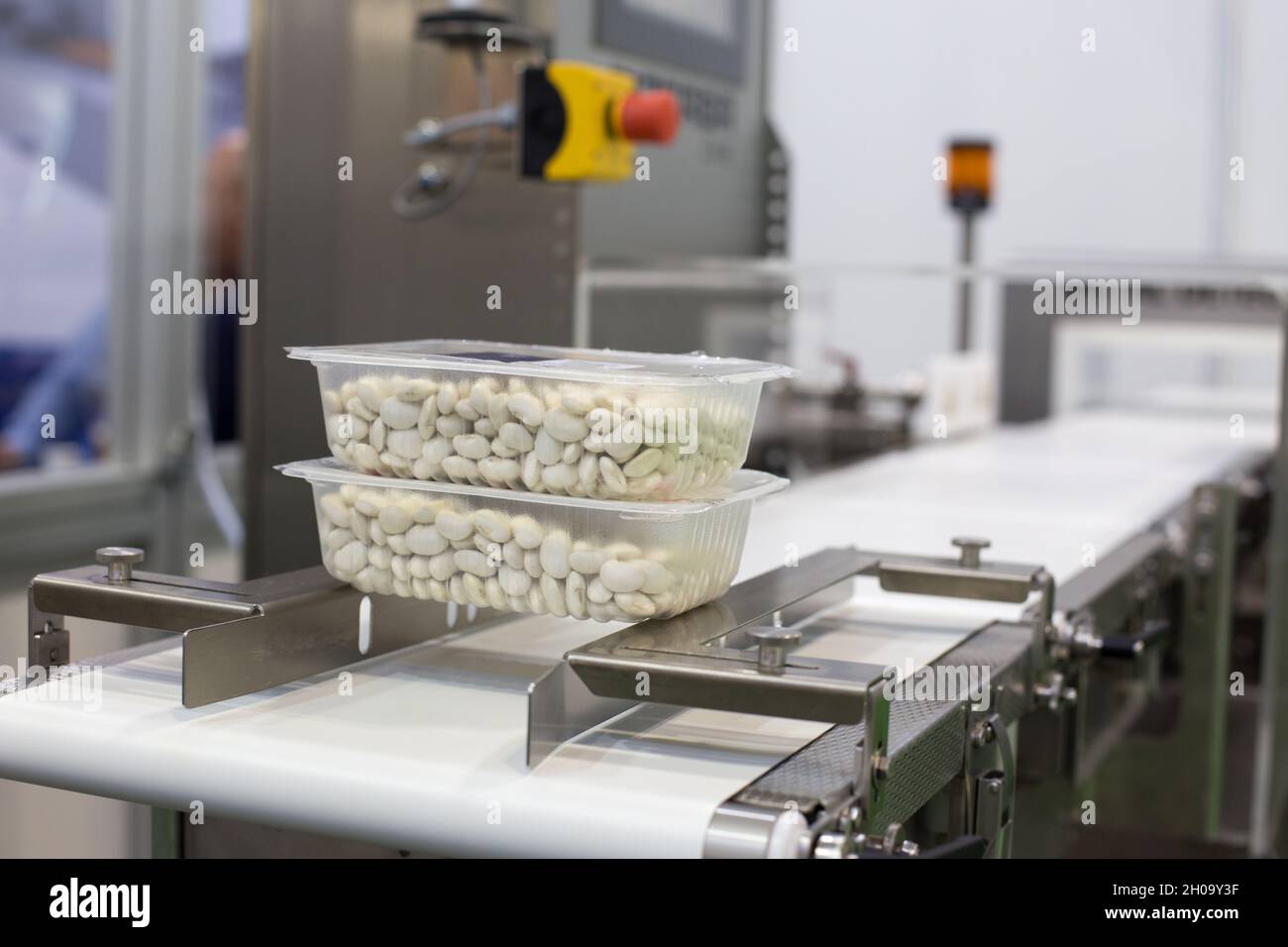 Food manufacturer production line hi-res stock photography and images ...