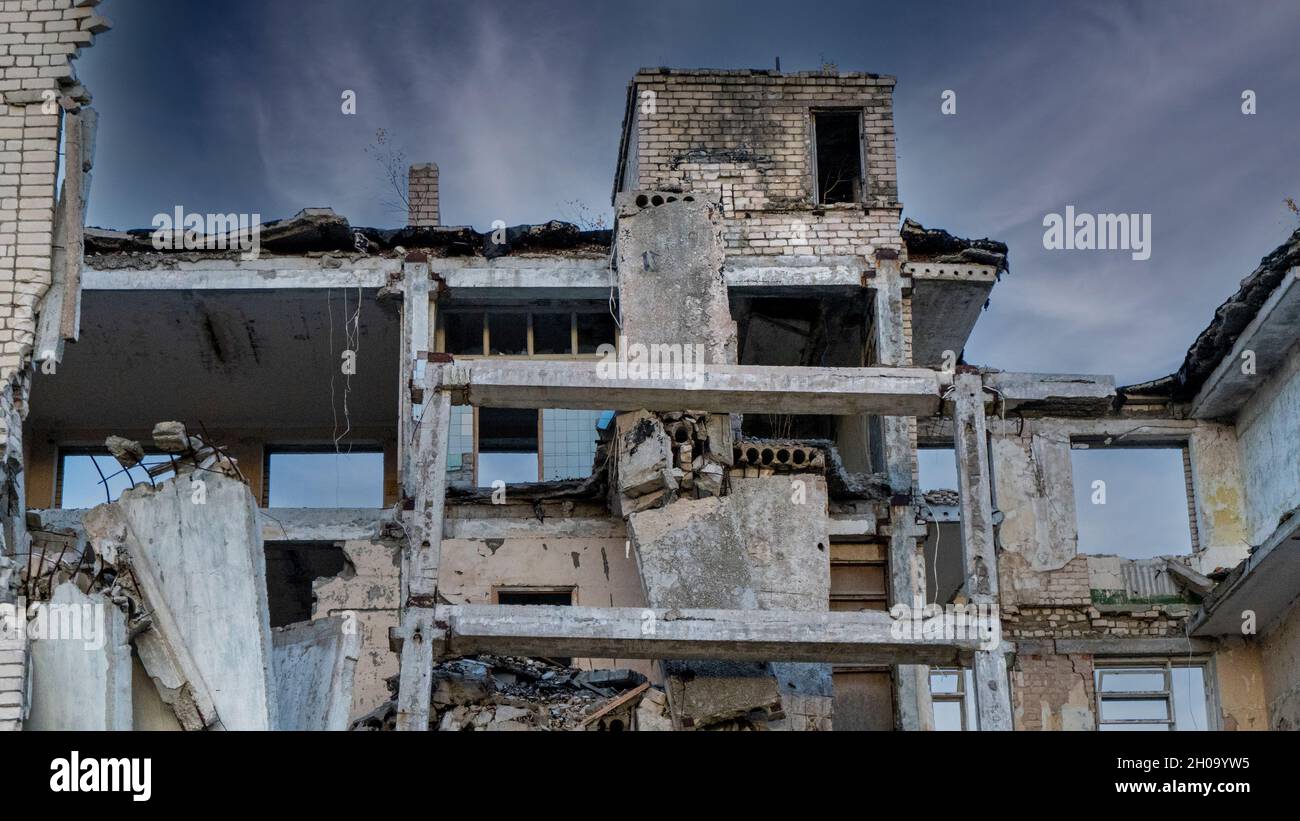 Half demolished industrial building hi-res stock photography and images ...