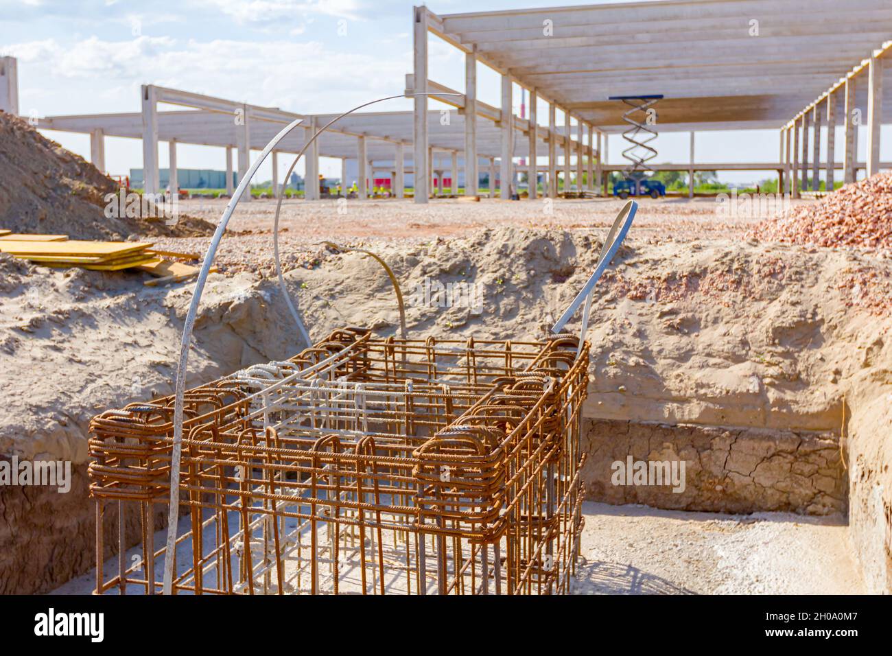 Basic metal profile made of bended and tied reinforcing rod in a ...