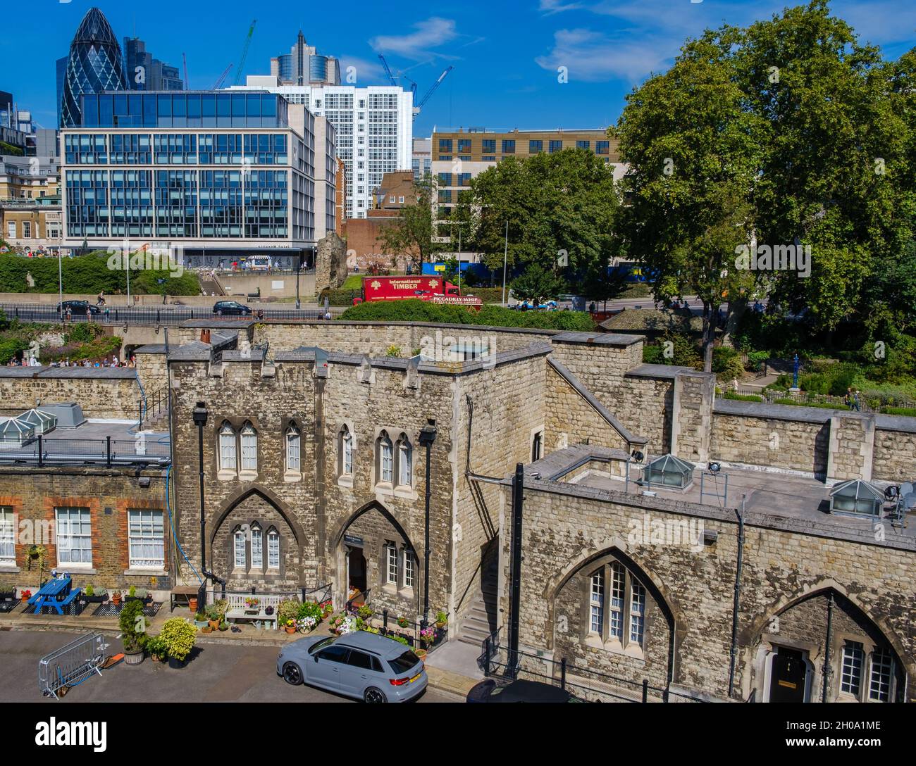 Yeoman warders living quarters hi-res stock photography and images - Alamy