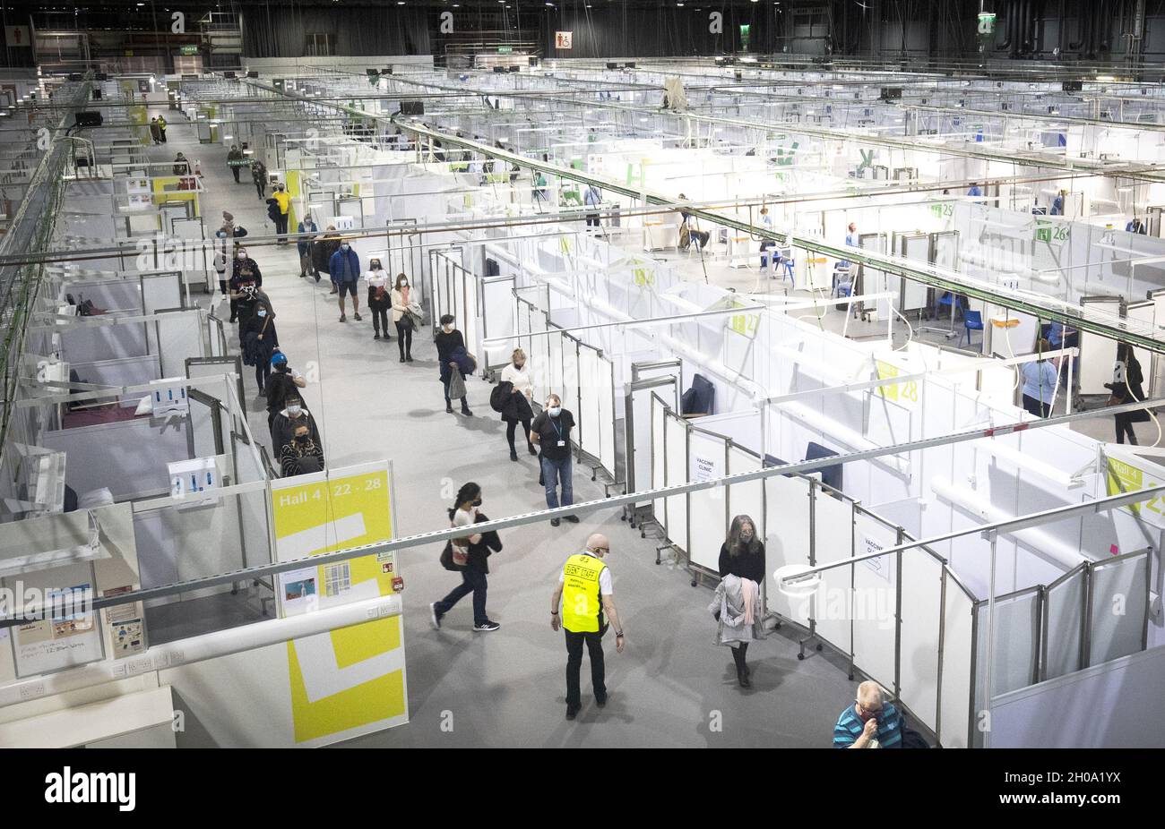 Push in and queue hi-res stock photography and images - Alamy