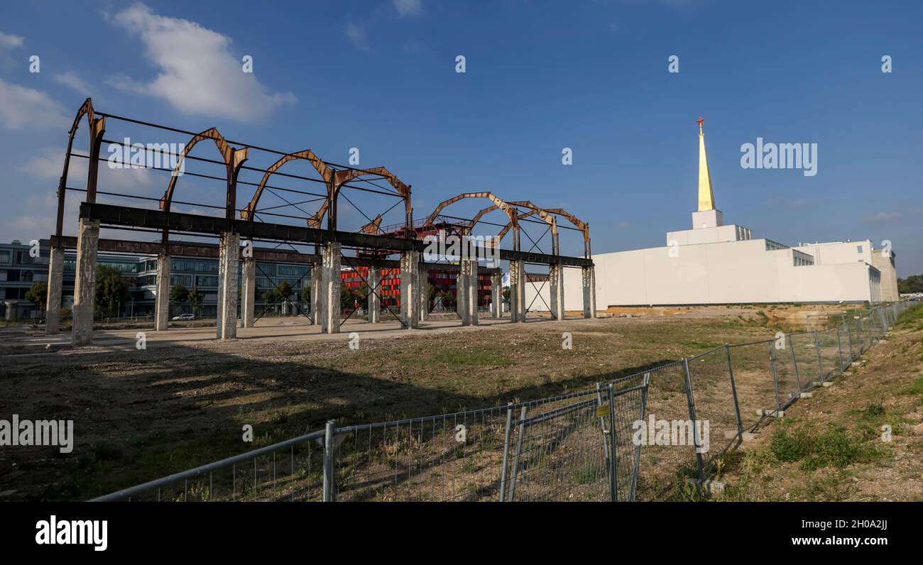 08 October 2021, Saxony, Leipzig: The Soviet Star shines behind the ...