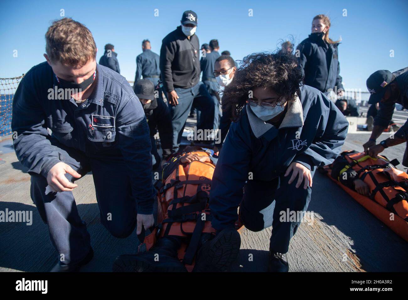 210102-N-RG171-0184 ATLANTIC OCEAN (Jan. 2, 2021) Sailors prepare to ...