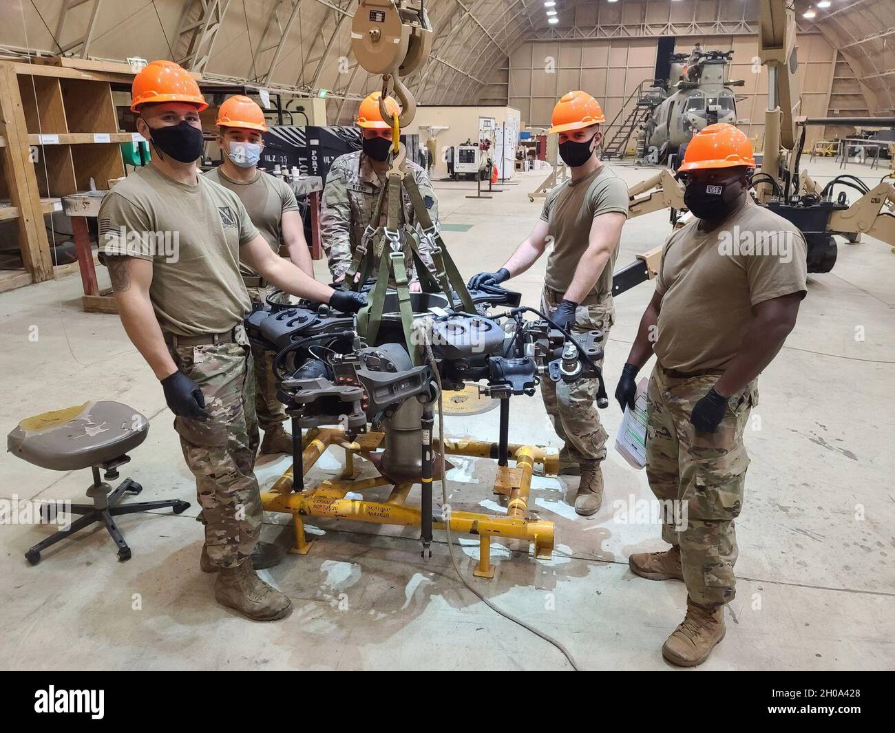 U.S. Soldiers with Bravo Company, 628th Aviation Support Battalion ...