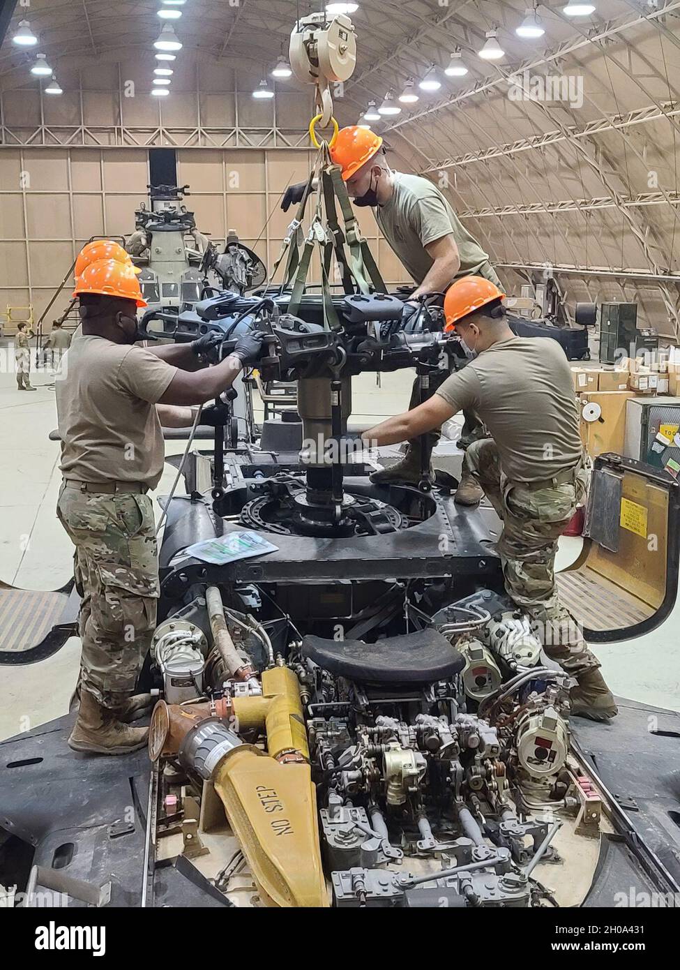 U.S. Soldiers with Bravo Company, 628th Aviation Support Battalion ...