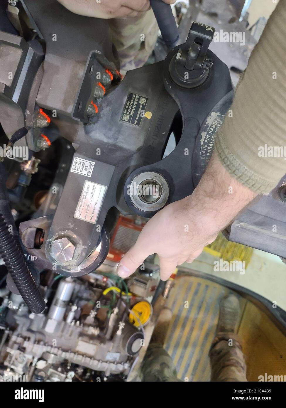 U.S. Soldiers with Bravo Company, 628th Aviation Support Battalion ...