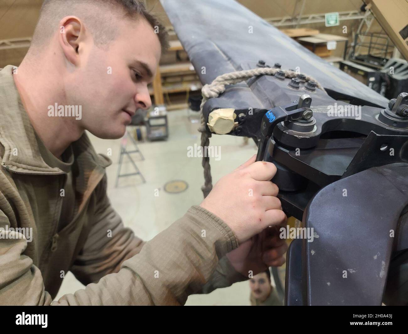 U.S. Soldiers with Bravo Company, 628th Aviation Support Battalion ...