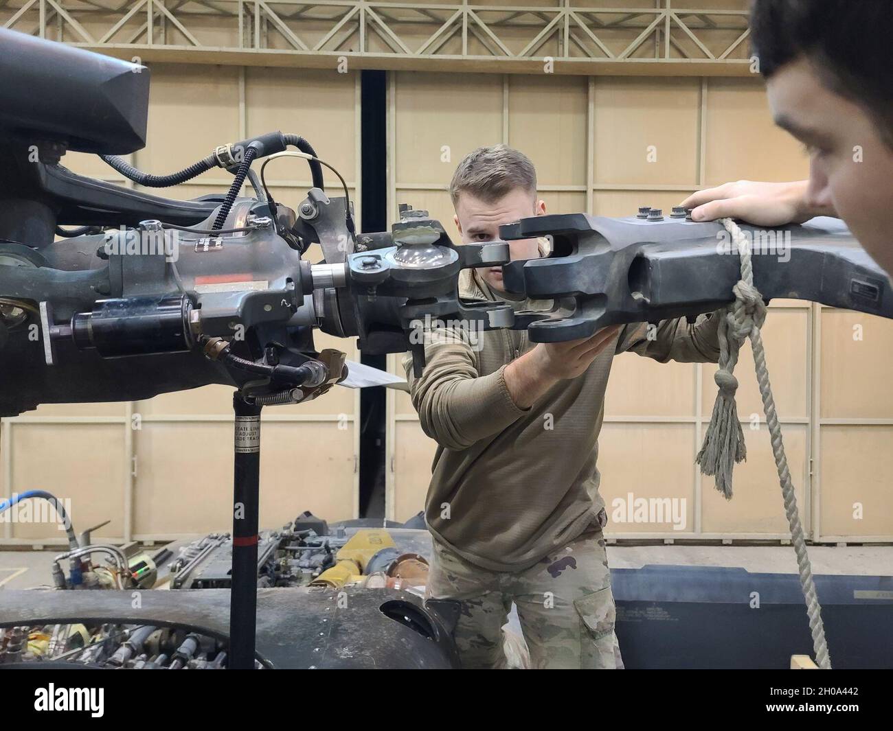 U.S. Soldiers with Bravo Company, 628th Aviation Support Battalion ...