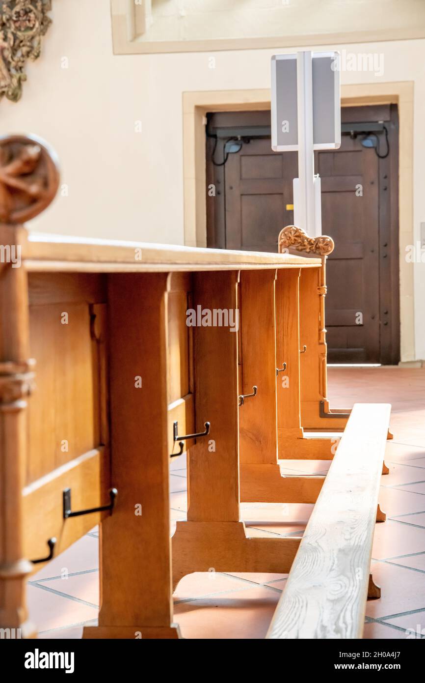 Pew with kneeler hi-res stock photography and images - Alamy