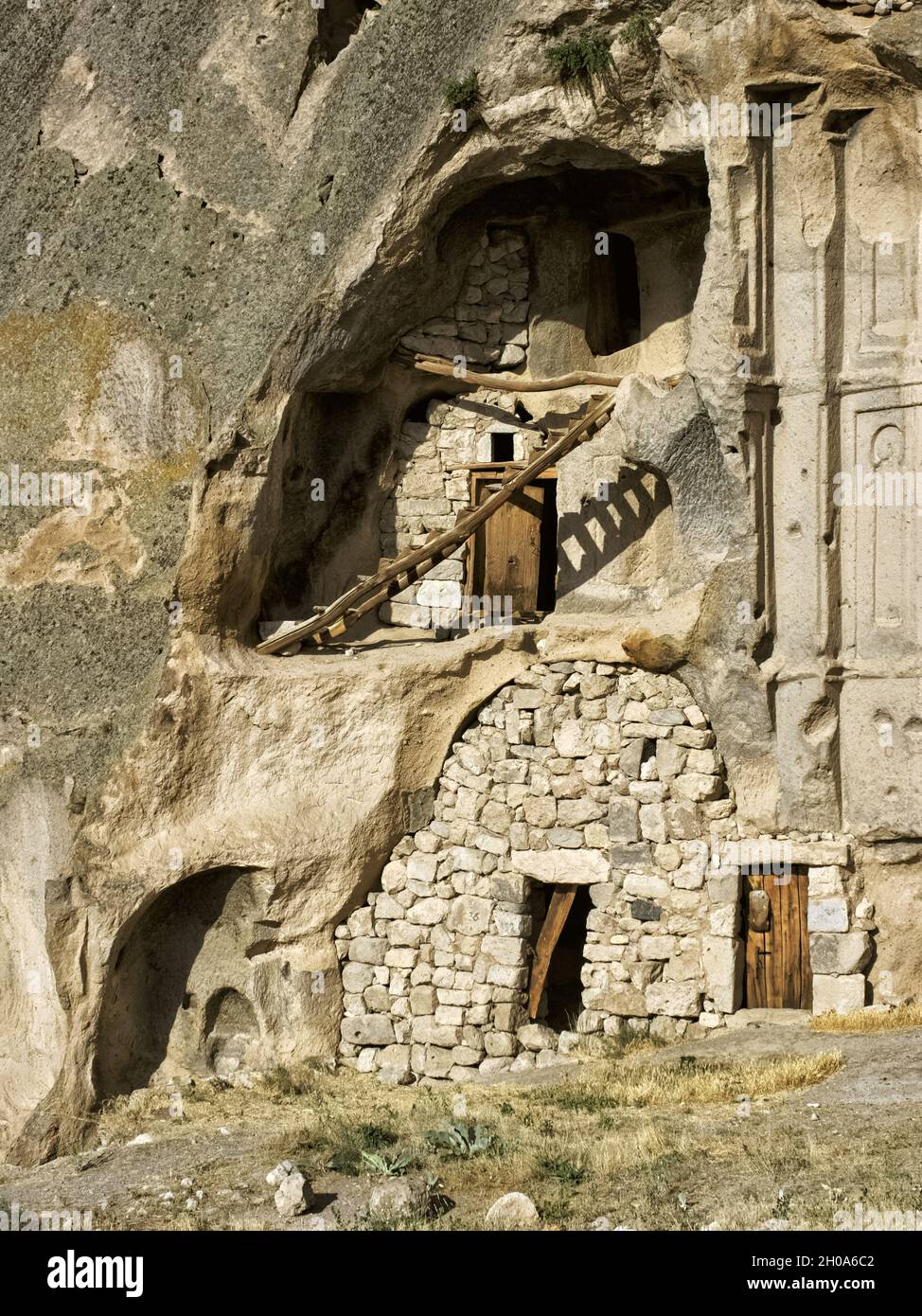 history and architecture of the rock dwelling in Turkey cave house in ...
