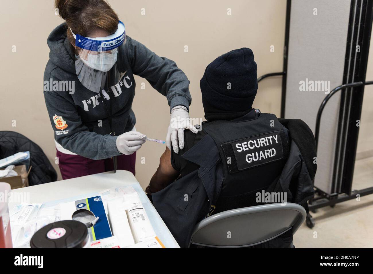A Fort Knox security guard receives his COVID-19 vaccination from Fort ...