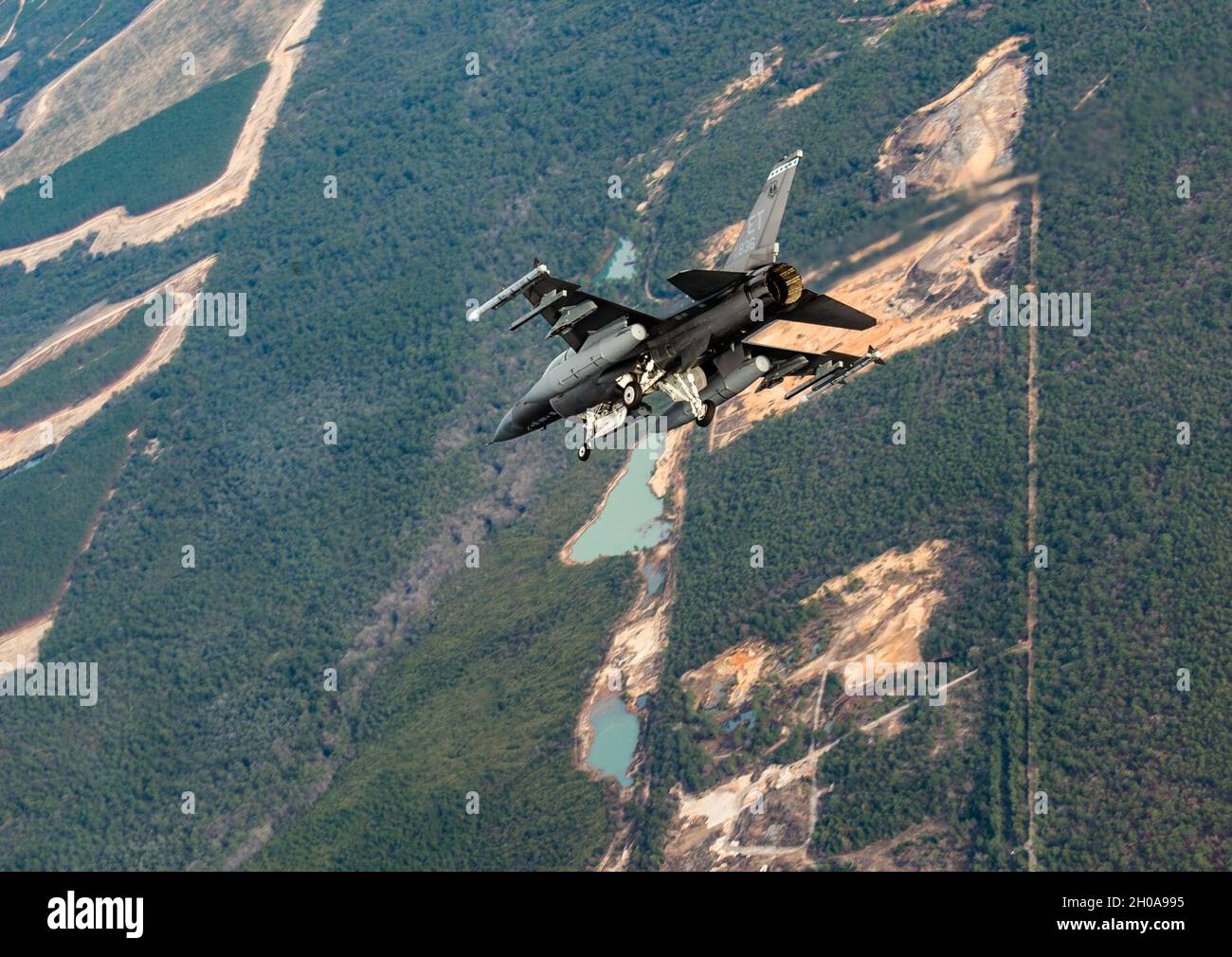 Lt. Col. Mark Hanson and Lt. Col. Joe McGill with the 96th Test Wing ...