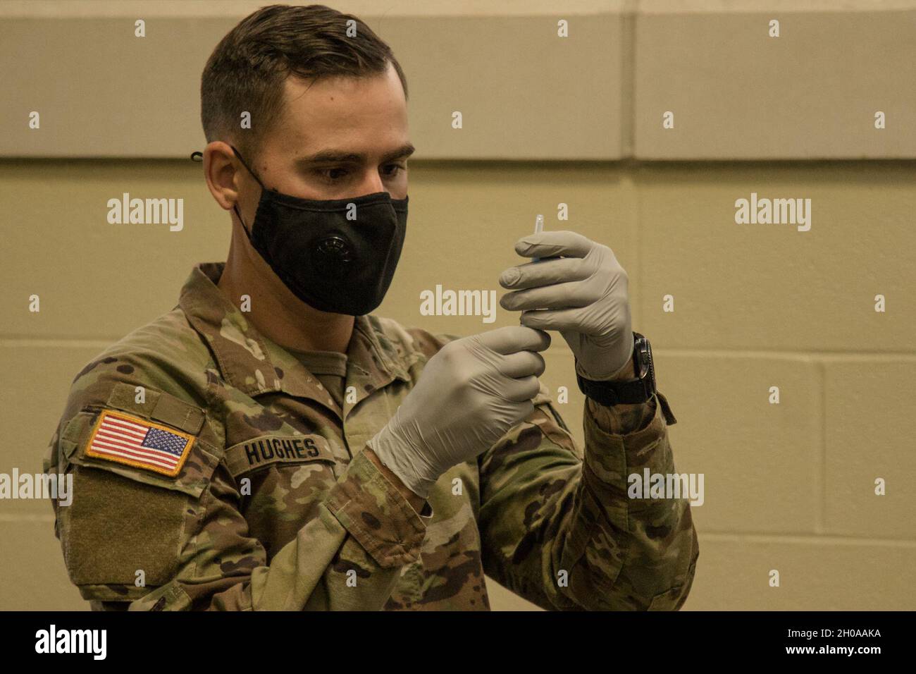 Alabama National Guard Medical Detachment Soldier preparing a does of ...