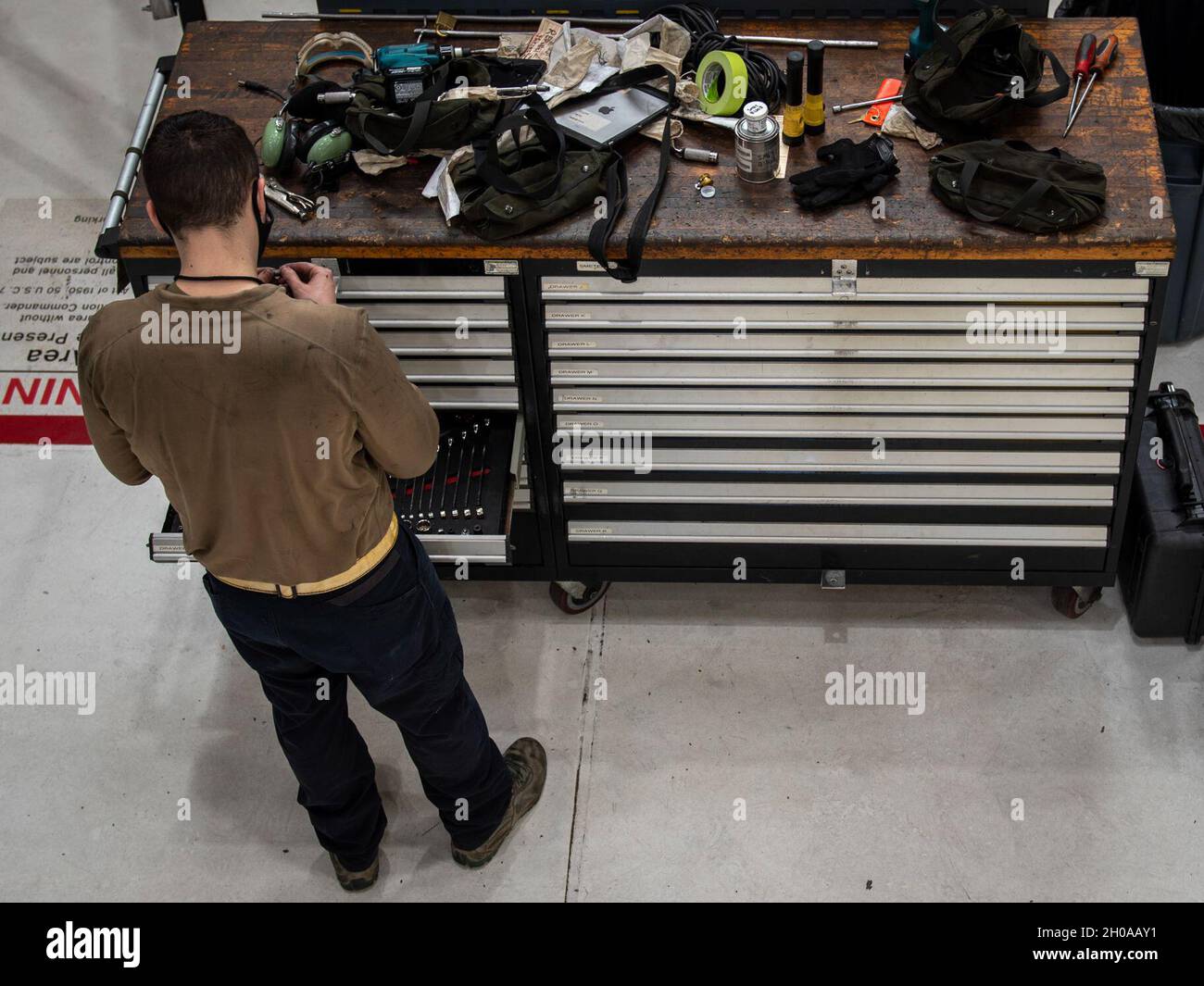 Airman 1st Class Cory Bearden, 4th Equipment Maintenance Squadron crew ...
