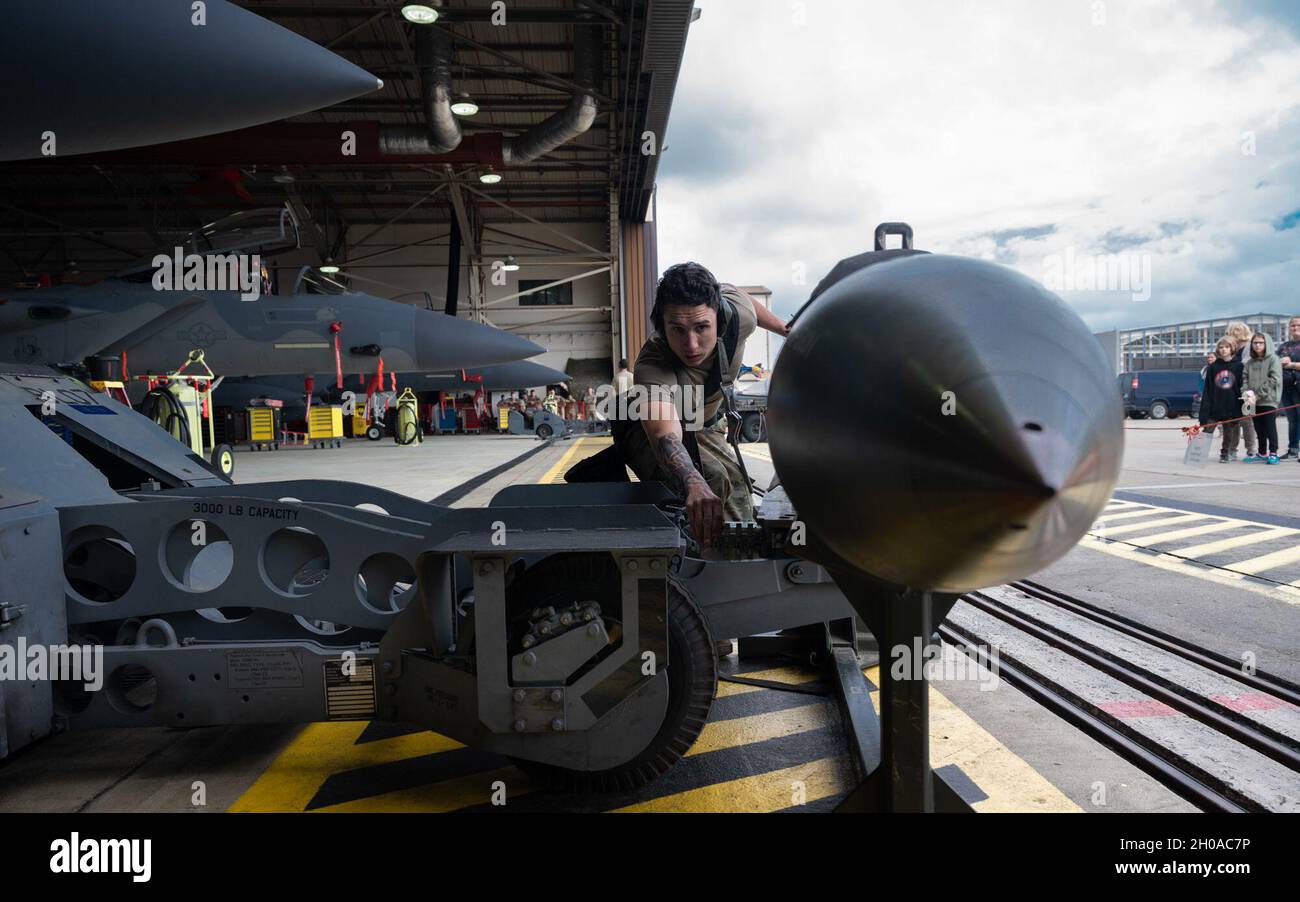 U.S. Air Force Staff Sgt. Sgt. Dustin Mailloux, 492nd Aircraft ...