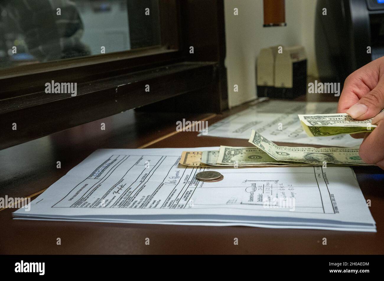 Cashier cage hi-res stock photography and images - Alamy