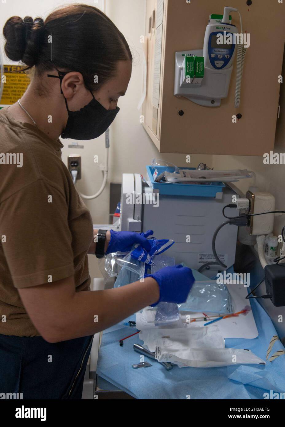 210108-N-FO865-1002 INDIAN OCEAN (Jan. 8, 2020) – U.S. Navy Hospitalman ...