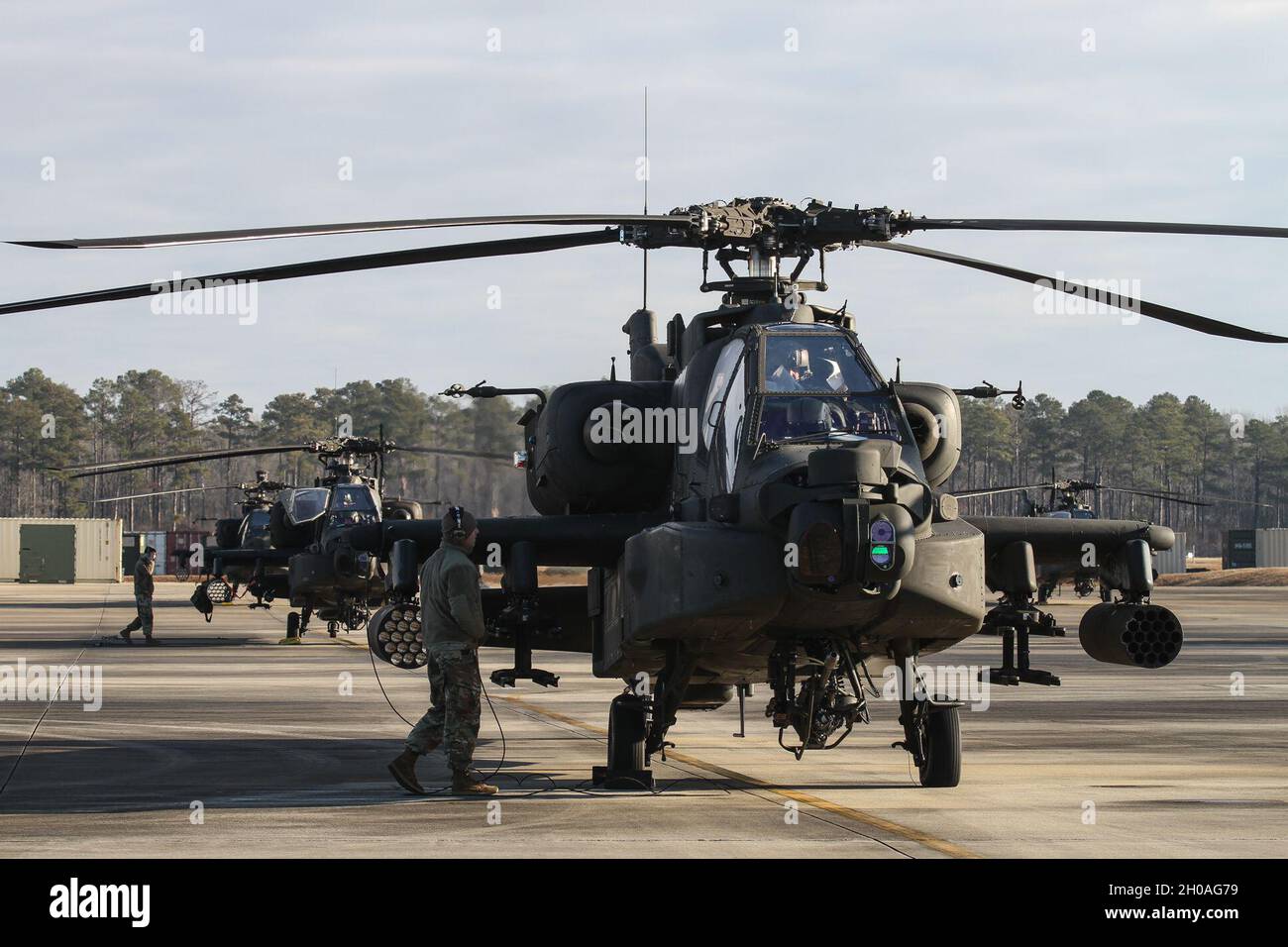 U.S. Army National Guard Soldiers and helicopters of the 1-151st Attack ...