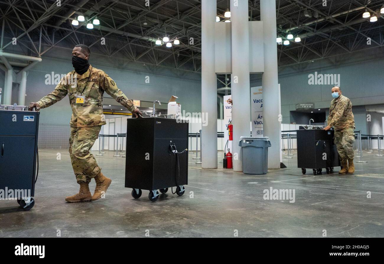 U s army water truck hi-res stock photography and images - Alamy