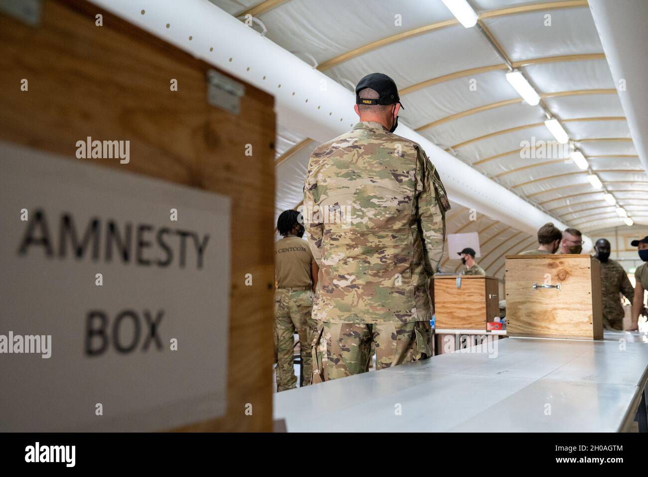 A soldier from the 1166th Military Police, 101st Division Sustainment ...