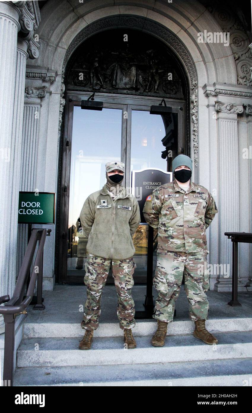 Virginia Army National Guard Soldiers assigned to the Manassas-based ...