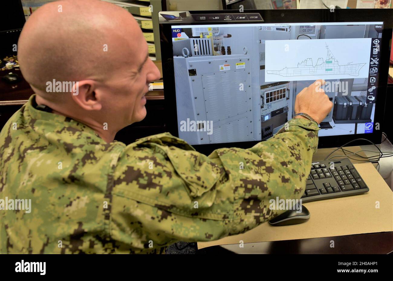 210111-N-XX139-0010 PENSACOLA, Fla. (January 11, 2021) Senior Chief ...