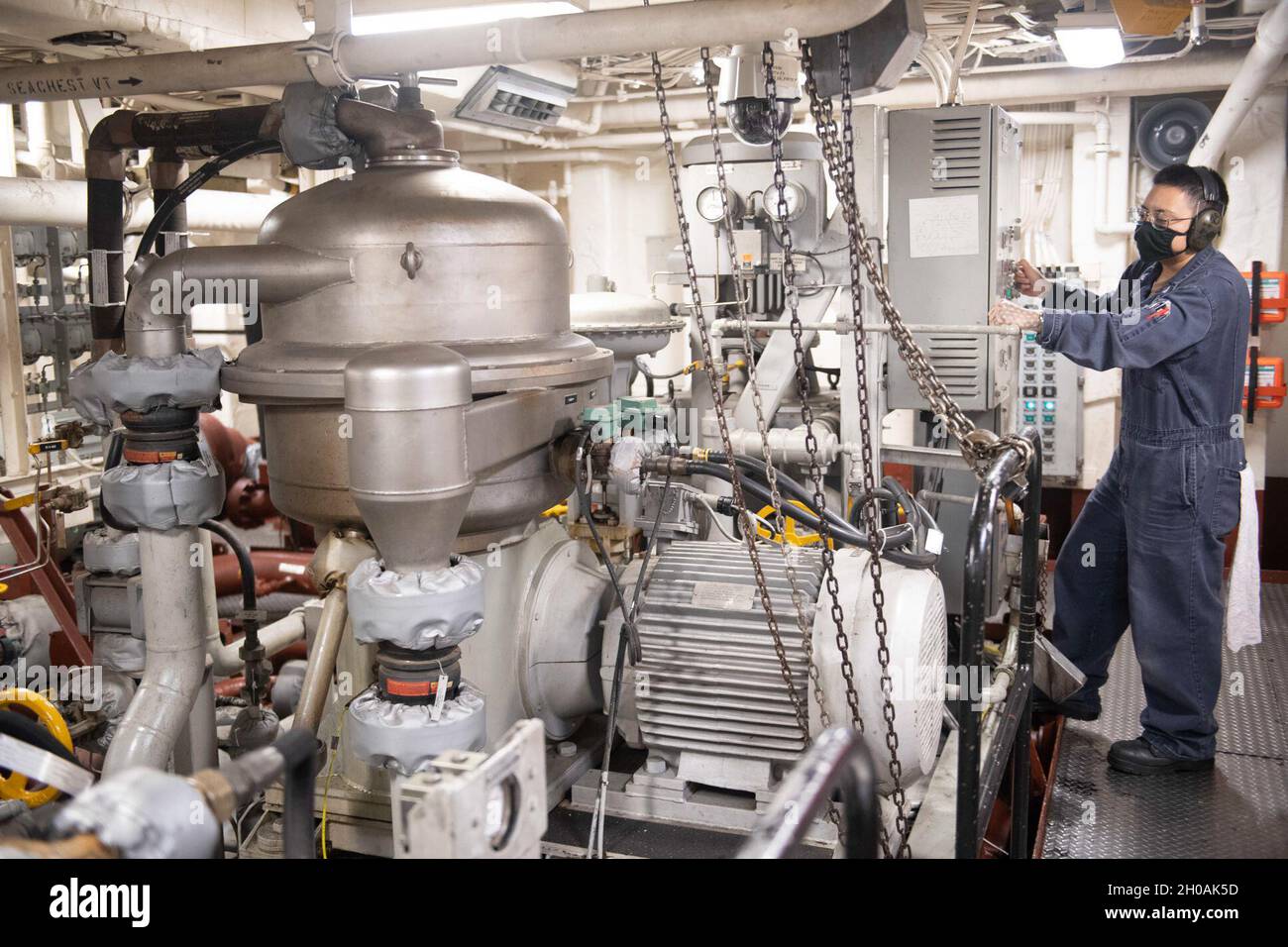 210111-N-FO865-2056 INDIAN OCEAN (Jan. 11, 2020) – U.S. Navy Engineman ...