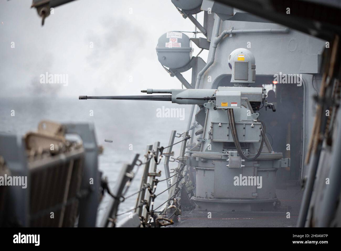 210112-N-QD512-1154 ATLANTIC OCEAN (Jan. 12, 2020) A Mark 38 machine ...