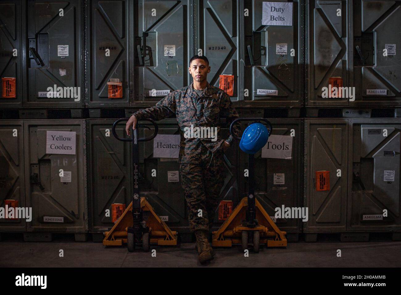 Inventory management group hi-res stock photography and images - Alamy